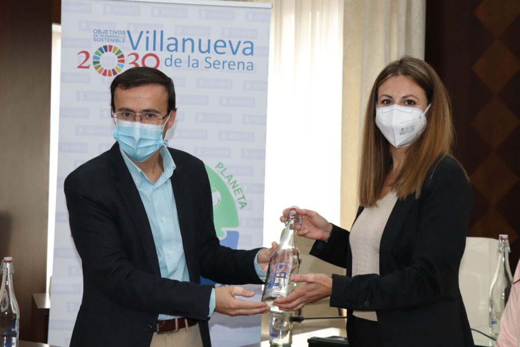 Marta Calderón ganadora del concurso “El agua, mejor del grifo. En ...
