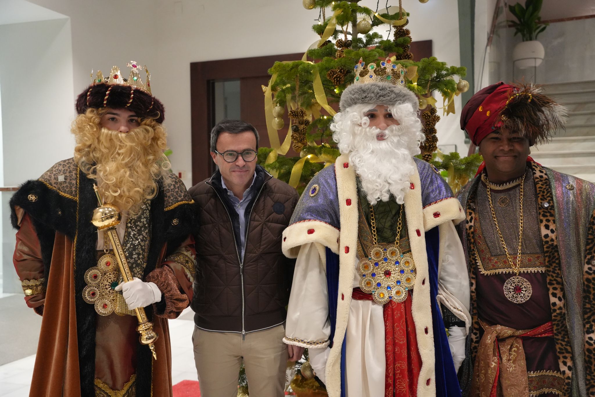 Los Reyes Magos llegan a Villanueva acompañados de 17 carrozas y un ...
